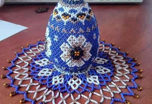 Яйцо с салфеткой из бисера