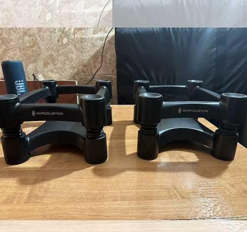 IsoAcoustics ISO-200, пара