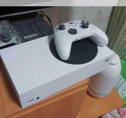 Xbox series s + портативная консоль Anbernic rg35x