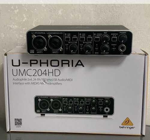 Внешняя звуковая карта Behringer U - phoria UMC204