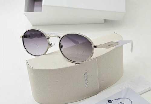 Солнцезащитные очки Prada женские