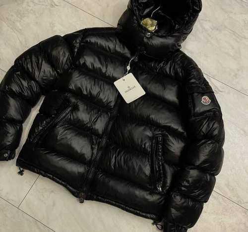 Пуховик Moncler Maya: комфорт в холоде