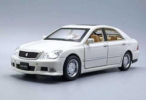 Коллекционные модели металл машинка Toyota Crown