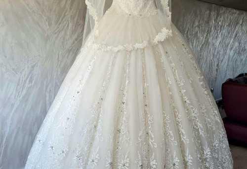 Свадебное платье, 42-44, пышное, корсет, ручная