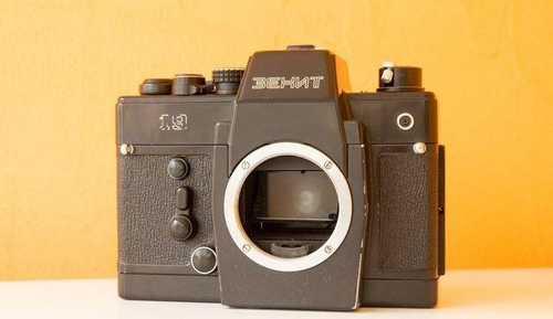 Фотоаппарат Зенит-19 body (на запчасти)