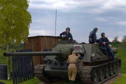 Zvezda модель Су-100 1/35 с фигурками