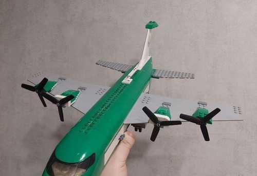 Модель самолета Lego