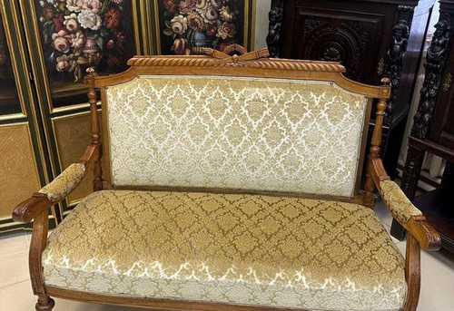 Антикварный диван-канапе