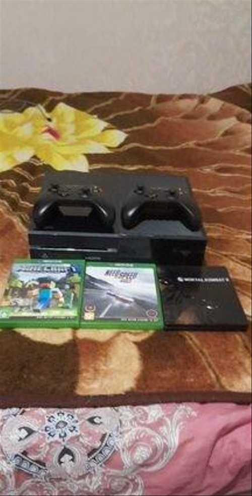 Xbox one 500gb + 2 джойстика, игры