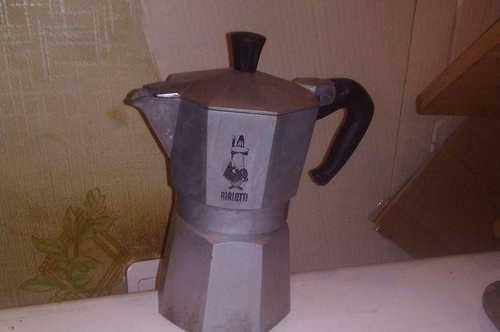 Гейзерная кофеварка bialetti