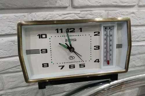 Часы будильник Восток с термометром