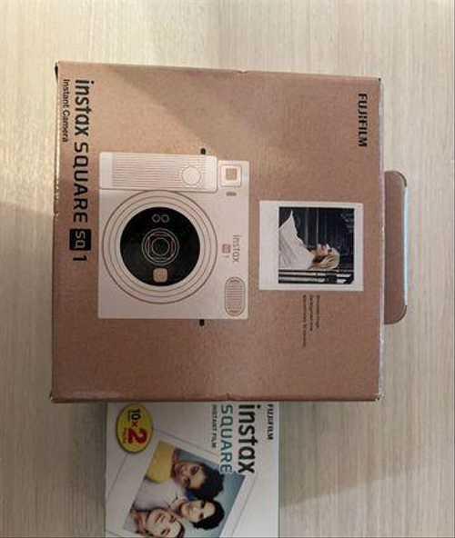 Моментальный фотоаппарат Fujifilm Instax Sq1