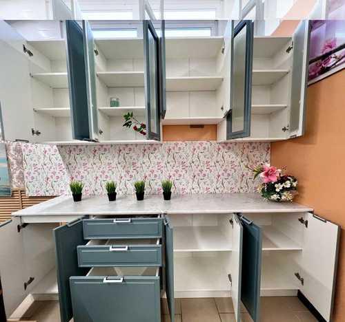Кухонный гарнитур модульный с комбинированными фасадами