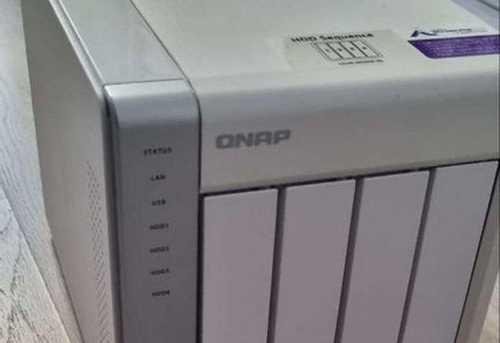 Сетевое хранилище NAS Qnap D4