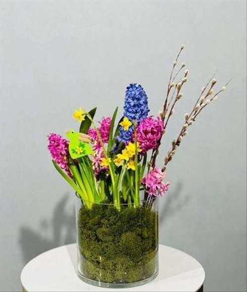 Пасхальный букет с первоцветами и вербой
