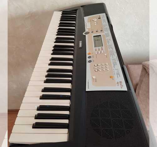 Синтезатор Yamaha PSR-R200