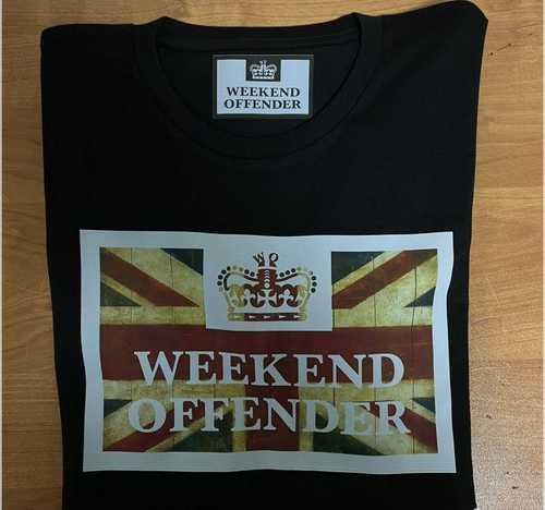 Футболка черная Weekend Offender