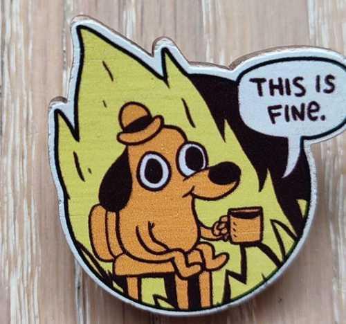 Деревянный значок собака This is fine