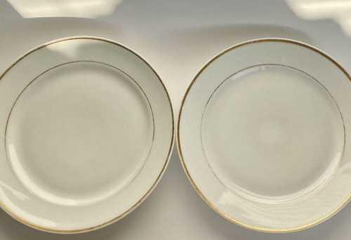 Две столовые тарелки, братья Корниловы