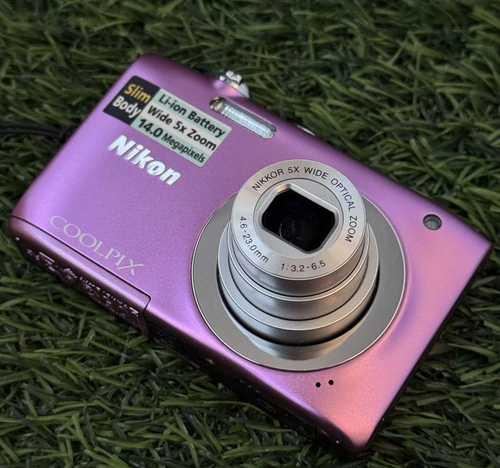 Розовый фотоаппарат Nikon Coolpix S2600 y2k