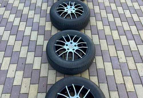Комплект летних колес на литых дисках 195/65/R15