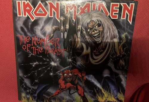 Виниловая пластинка легендарной группы Iron Maiden