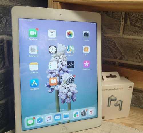 Планшет Apple iPad Air Wi-Fi   Cellular MD794