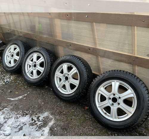 Комплект зимних колес 215/65 r16