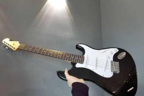 Гитара Fender squier stratocaster есть сколы