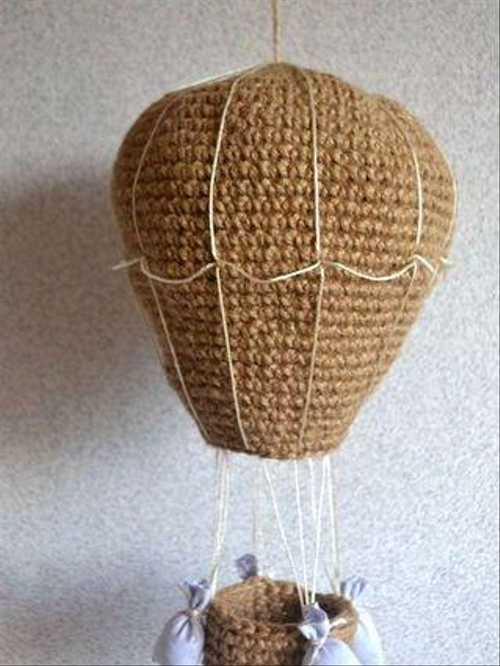 Воздушный шар с корзиной из джута