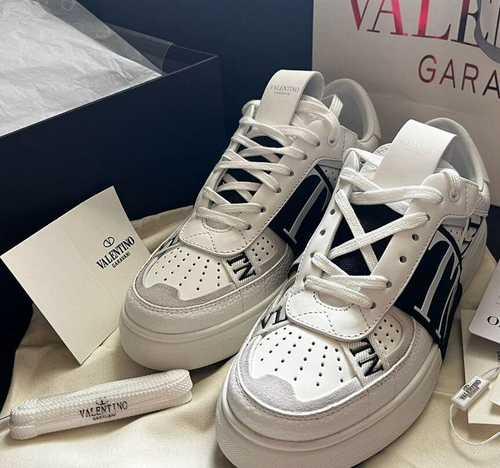 Кроссовки Valentino