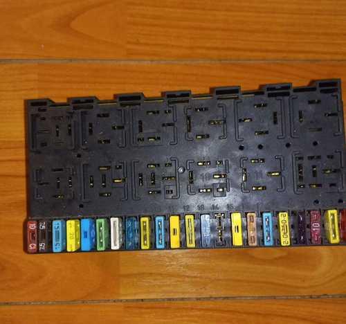 Блок предохранителей Пассат Б3