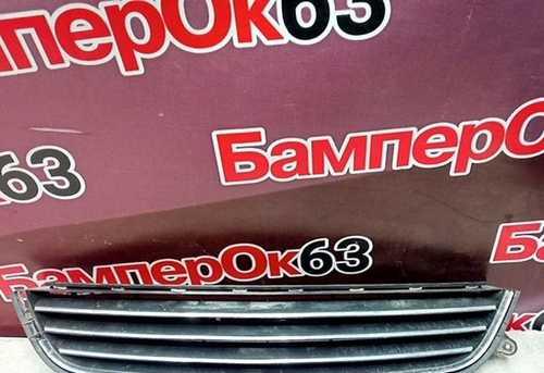 Решетка в бампер перед Opel Zafira B