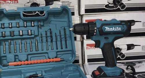 Аккумум. Шуруповерт Makita 18v с 2 аккум. + набор