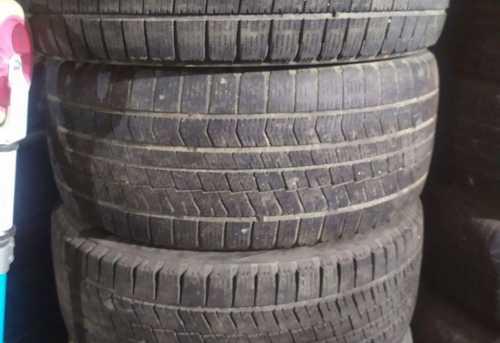Bridgestone Blizzak VRX2 445/45 R17