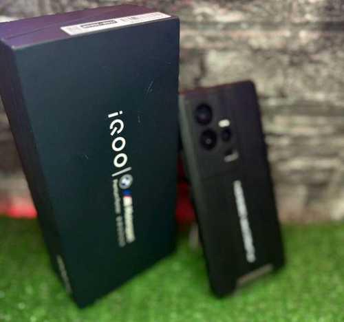 Vivo iQOO 11S, 12/256 ГБ