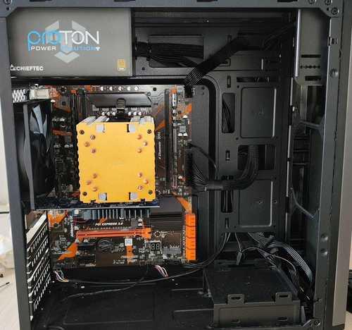 Компьютер. Системный блок на базе Xeon