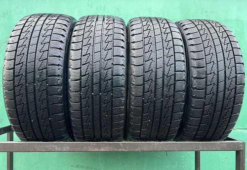 Roadstone Winguard Ice 215/55 R17 94Q