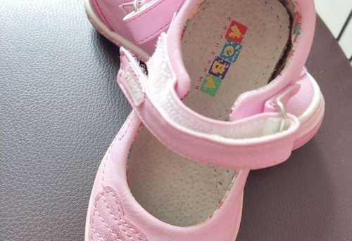 Туфли для девочки 23