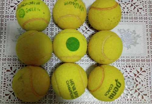 Девять теннисных мячиков