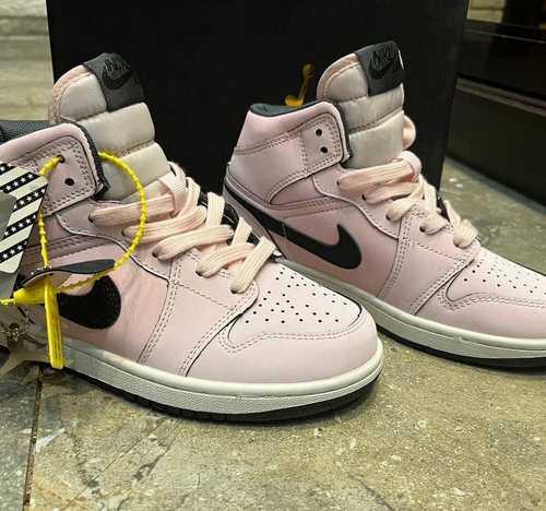 Женские кросовки Nike Air Jordan 1 MID SE