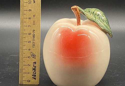 Фарфоровое яблоко. Как настоящее. 10 см
