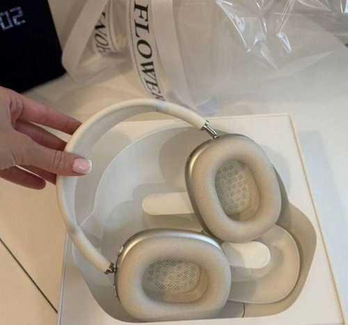 AirPods Max белые. Оригинал с коробкой