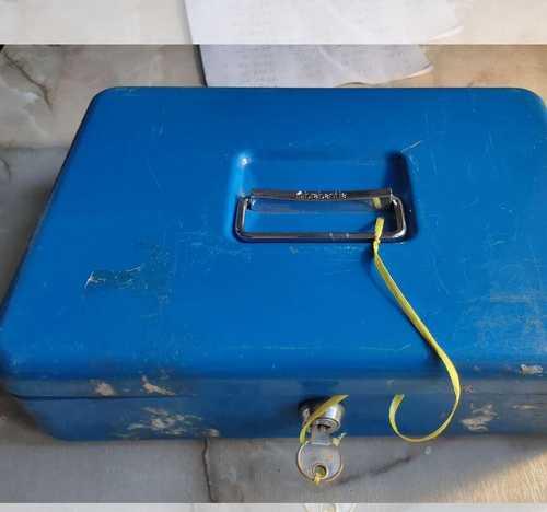 Ключница металлическая с замком