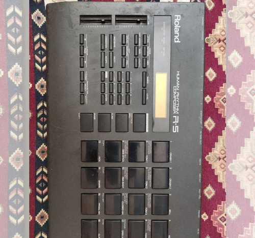 Драм-машинка Roland r-5