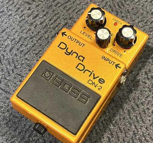 Гитарная педаль Boss DN-2 Dyna Drive