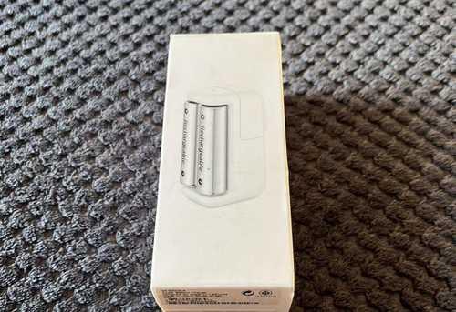 Apple Battery Charger и AA batteries
