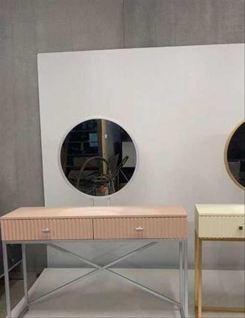 Столик дизайнерский с зеркалом