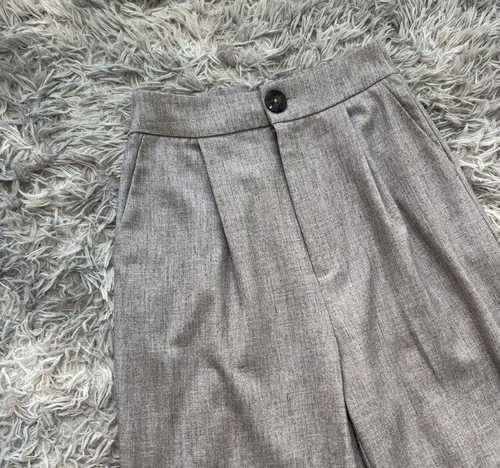 Брюки с защипами stradivarius