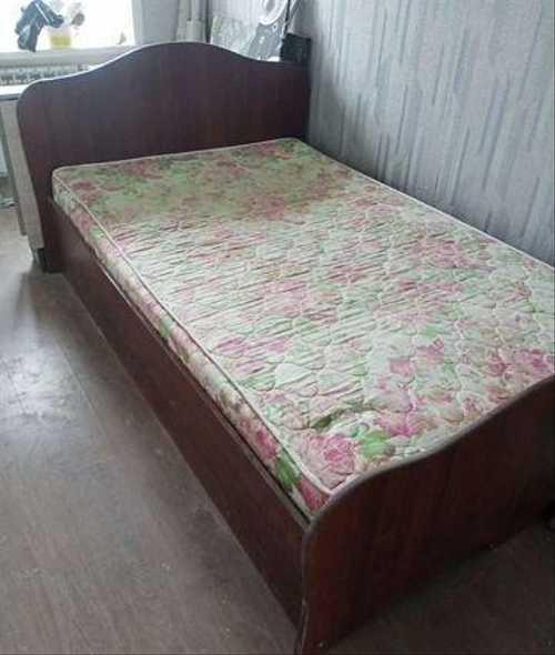 Продам кровать двухспальная бу